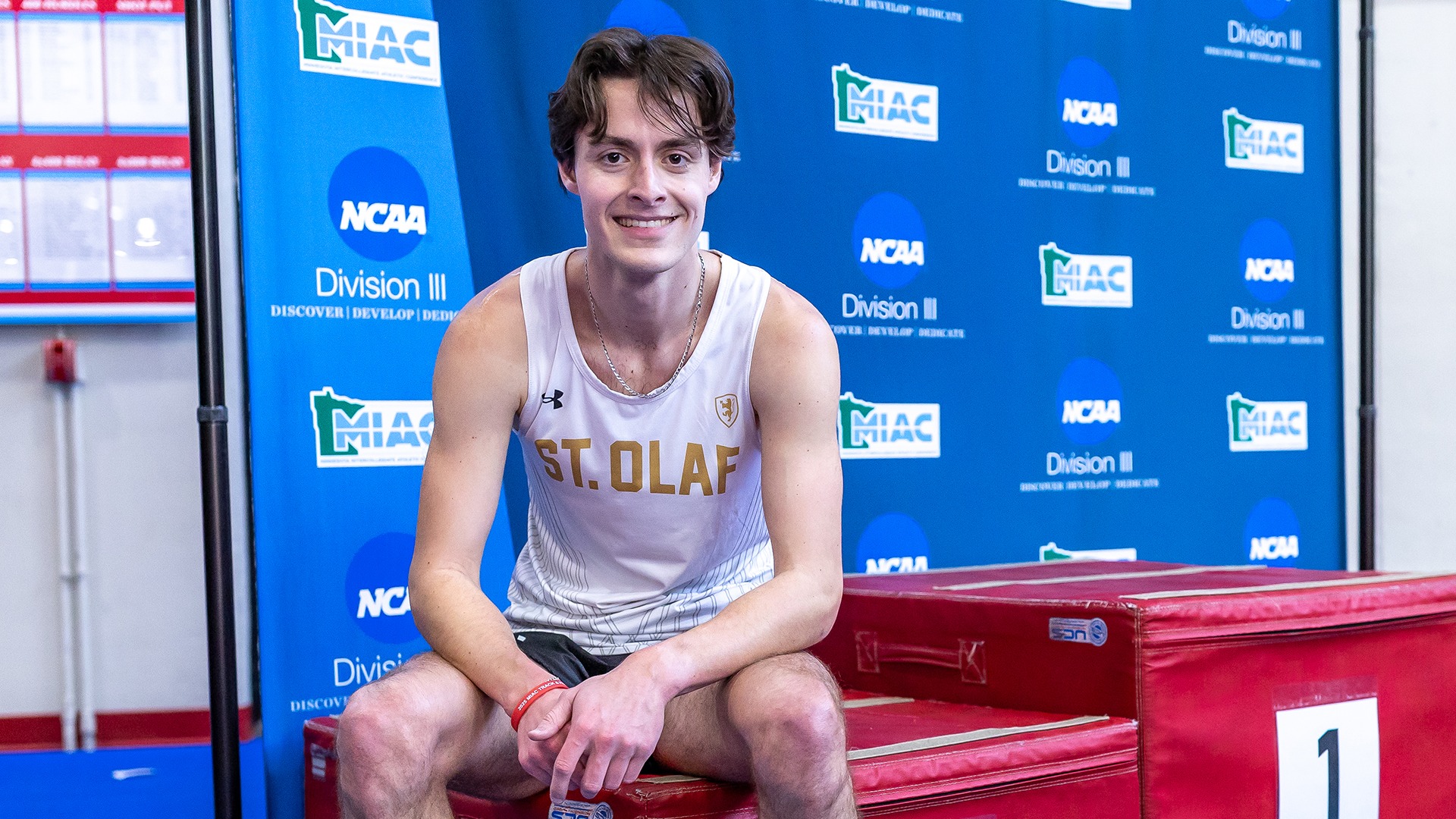 Men's track and field third at MIAC Indoor Championships - St. Olaf ...