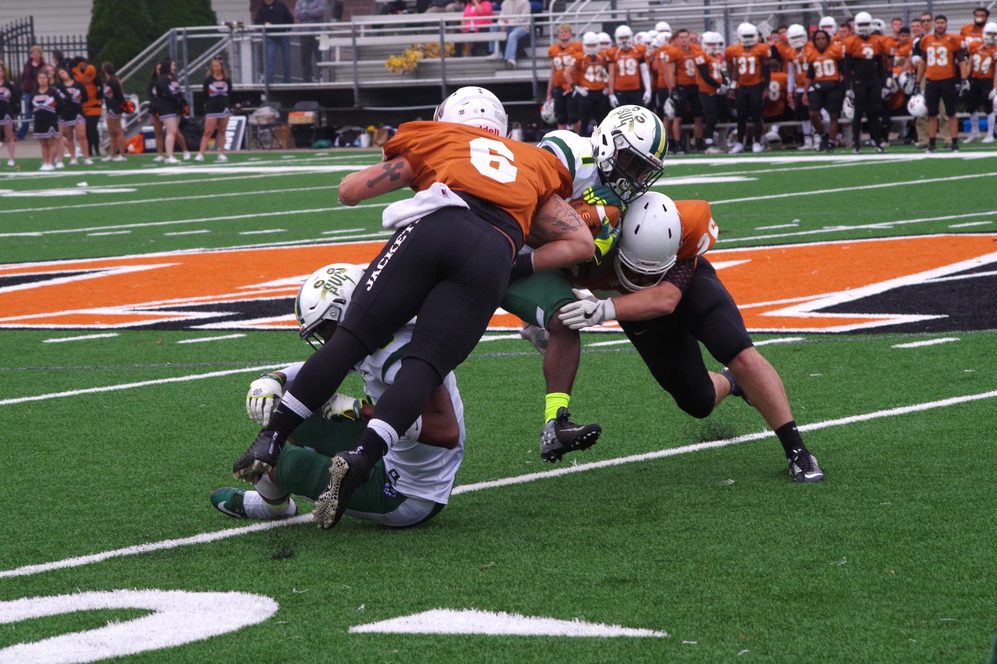 Yellow Jackets top Bearcats in PAC play, 31-21 - Saint Vincent College