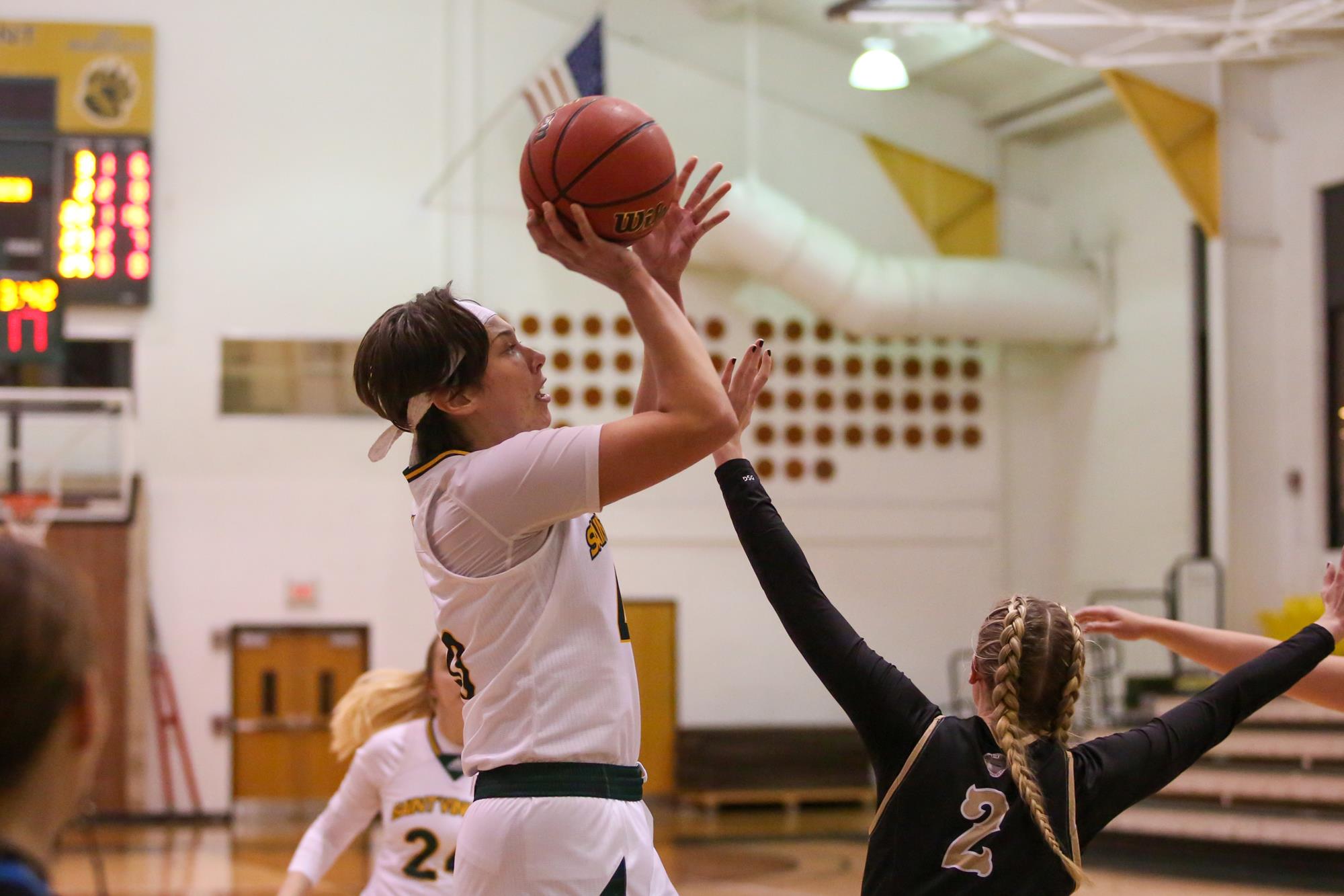 Ella Marconi - Women's Basketball - Saint Vincent College