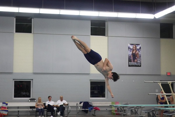 Divers Score at Ned Reeb - St. Xavier High School Athletics