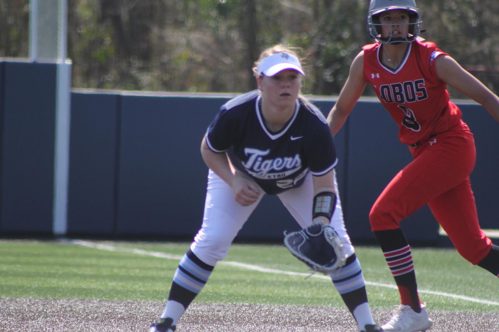 Softball finishes ETBU series with 7-4 loss #SRSU | #BrandEm | #ASCsb ...