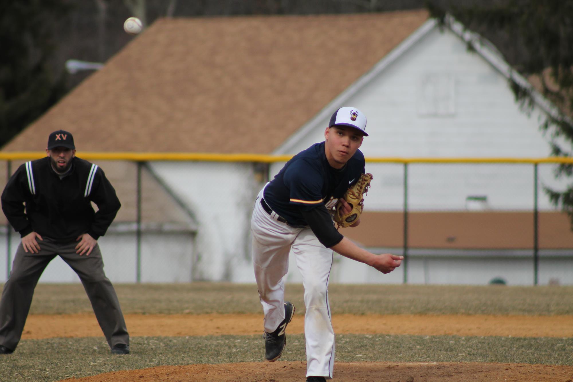 Lone Wolves: Baseball team comes from behind twice to sweep SUNY ...
