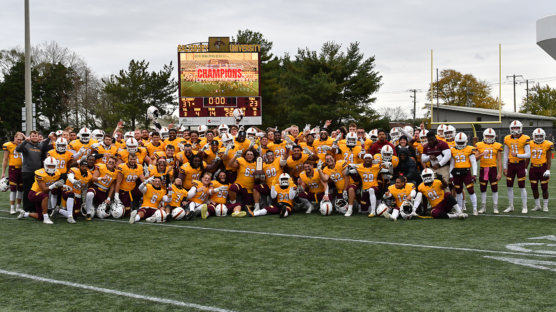 No. 11/13 Football clinches NJAC title with 37-23 win over TCNJ ...