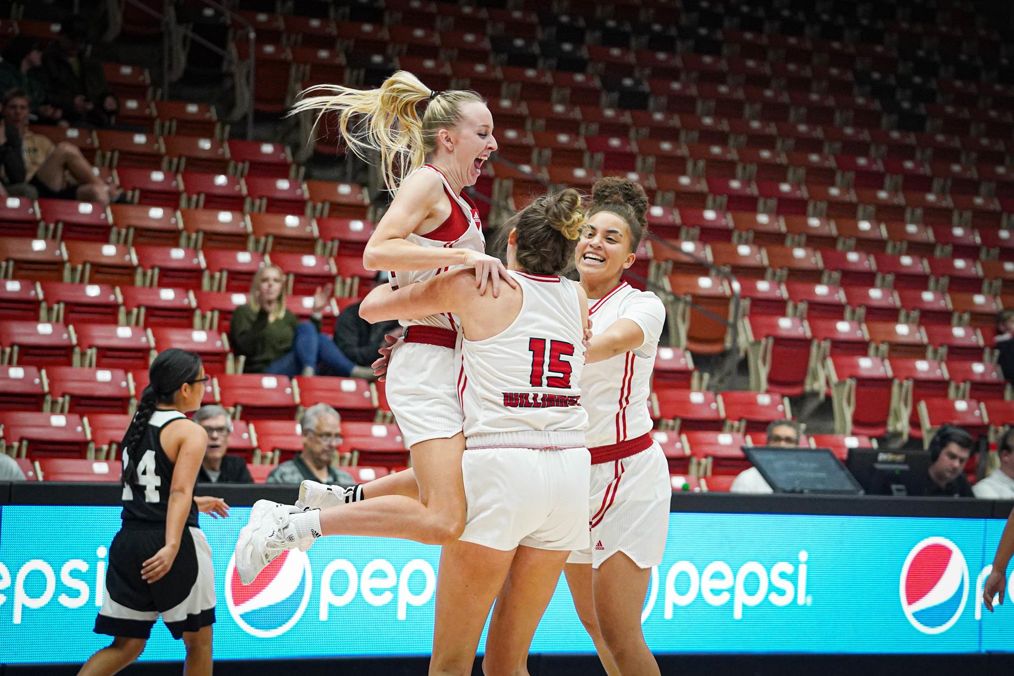 Lizzy Williamson - Women's Basketball - Southern Utah University Athletics