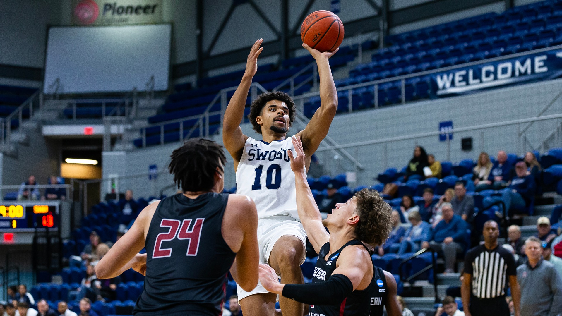 Ben Smith - Men's Basketball - Southwestern Oklahoma State University ...