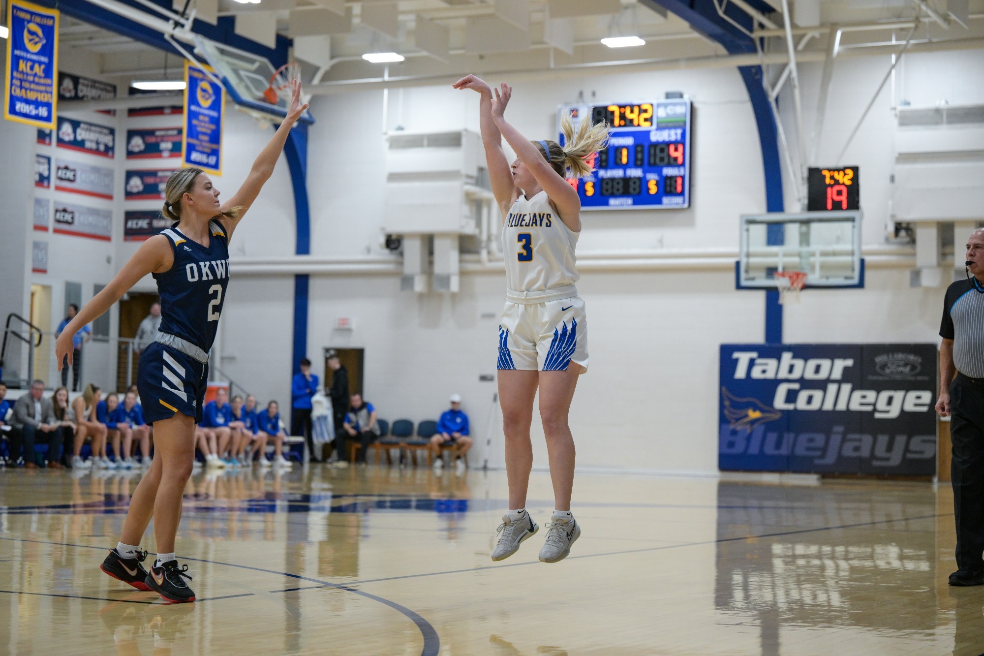 LADY JAYS BEAT OKWU, 60-49 - Tabor College