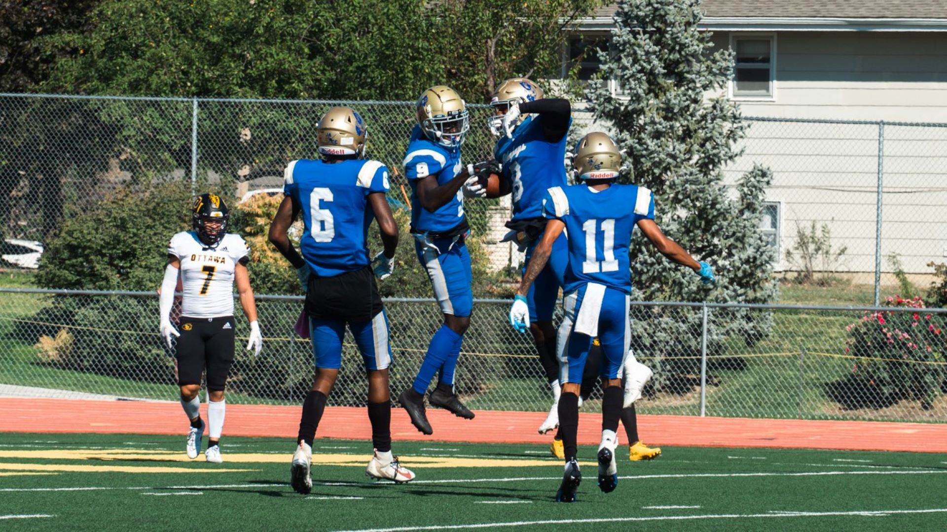 BLUEJAYS EXTEND WIN STREAK TO 4 ON HOMECOMING - Tabor College