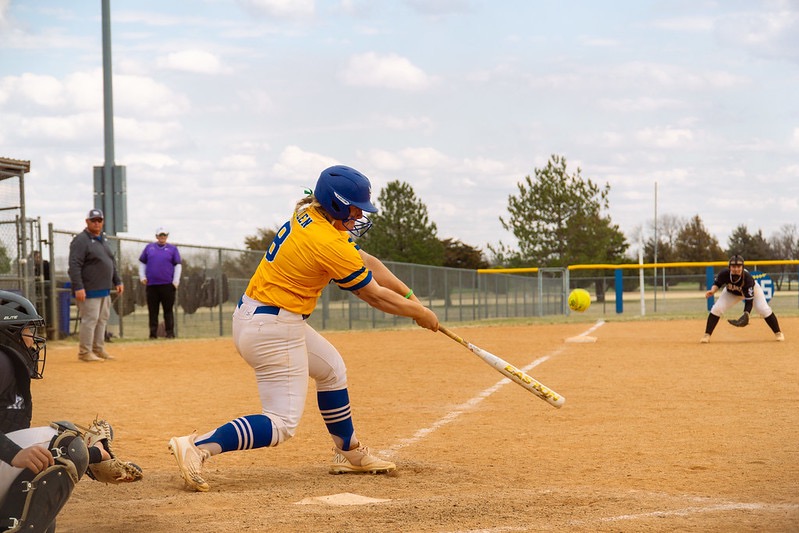 BLUEJAY SOFTBALL SPLITS IN MESQUITE - Tabor College