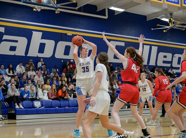 SMITH LEADS BLUEJAYS TO COMEBACK WIN OVER BETHANY RESERVE - Tabor College