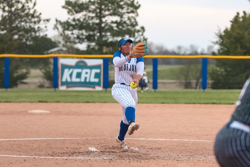 LADY BLUEJAYS EARN SPLIT IN SPRINGFIELD - Tabor College