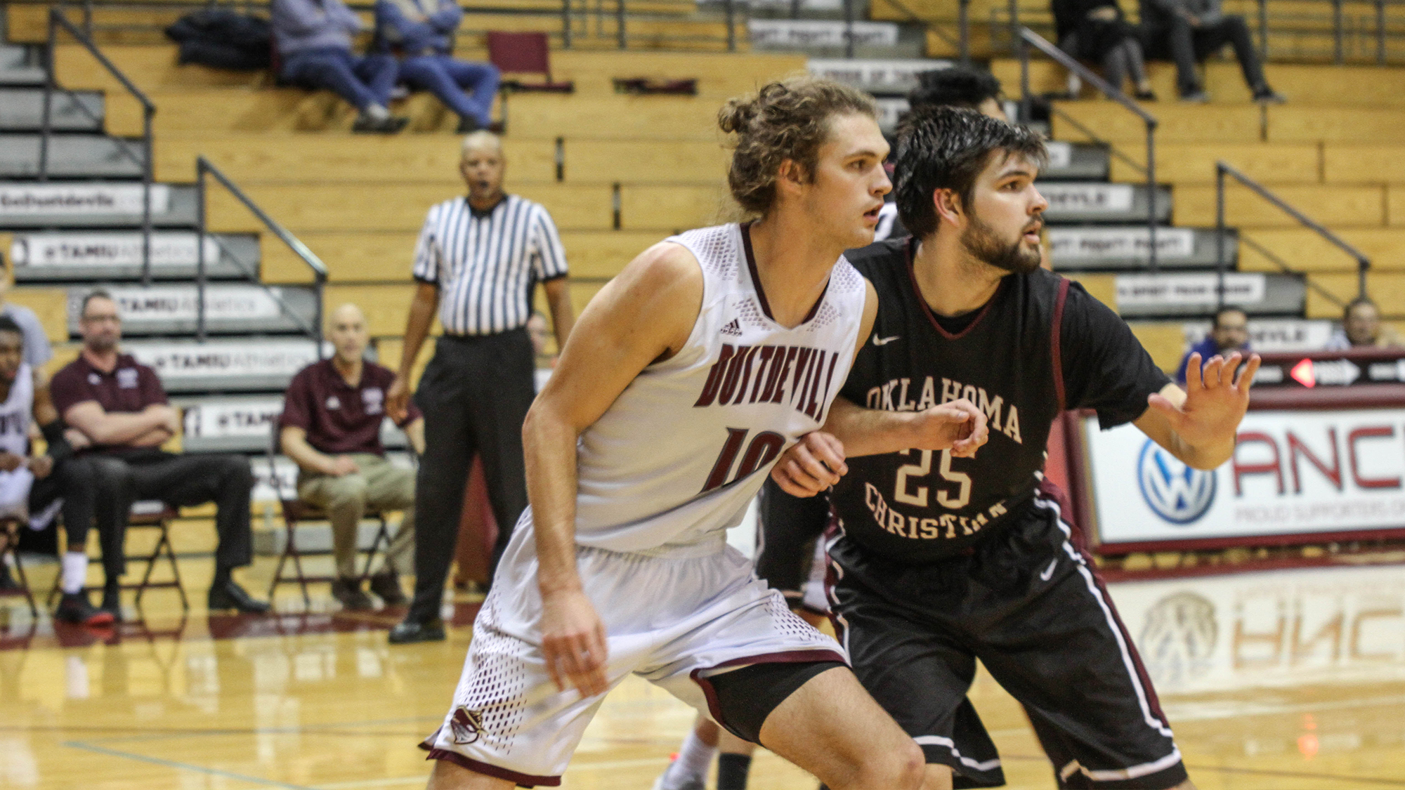 Damon Leach - Men's Basketball - Texas A&M International University ...