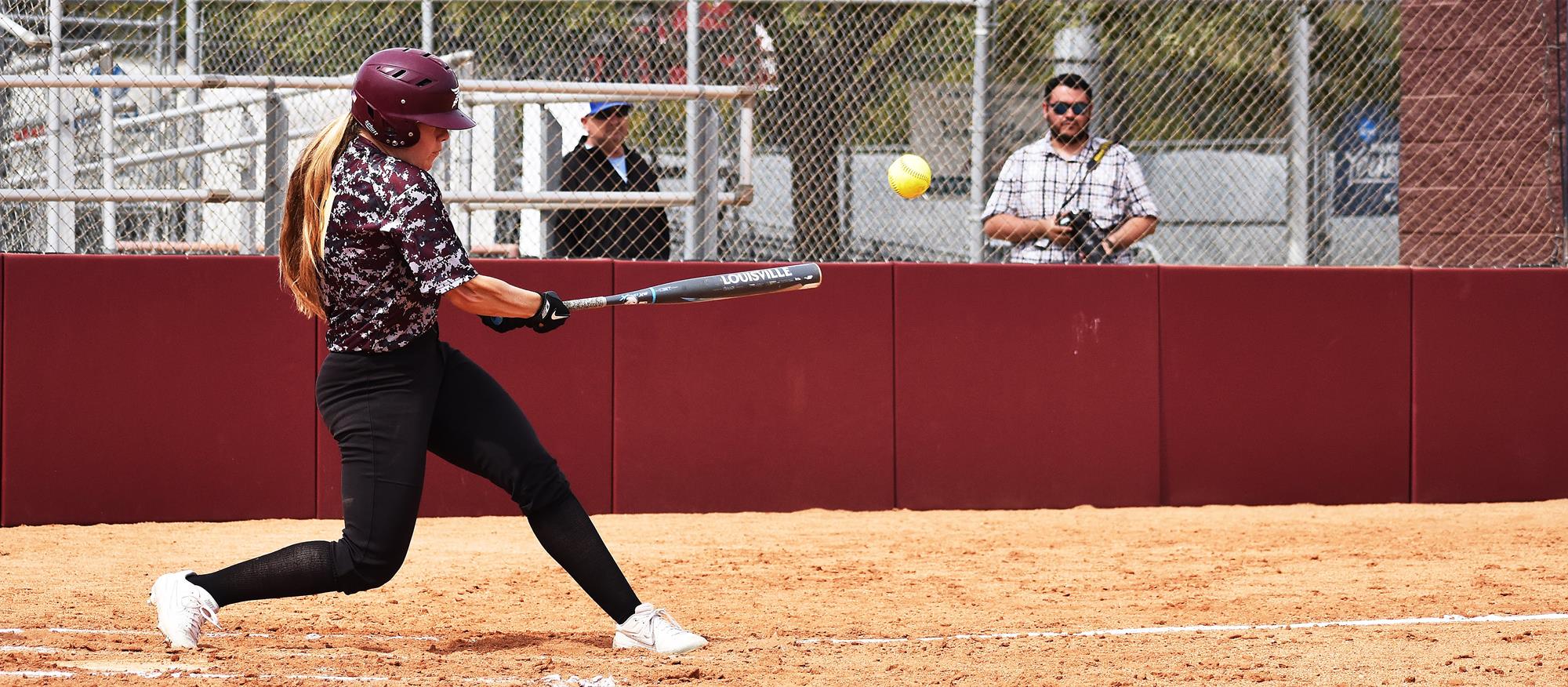 Lindsey Smith - Softball - Texas A&M International University Athletics