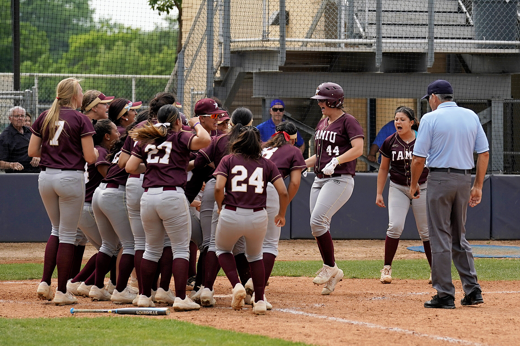 Maddison Schofield - Softball - Texas A&M International University ...