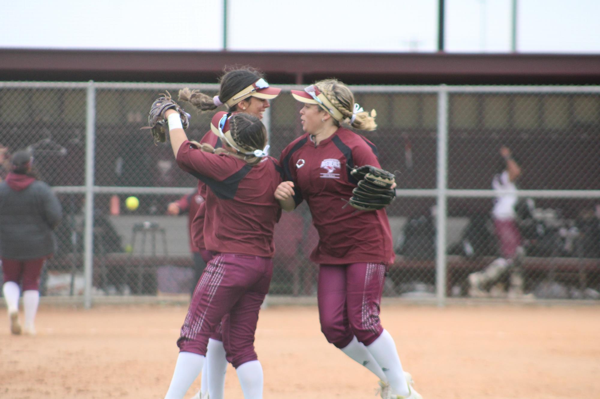 Kristy Alanis - Softball - Texas A&M International University Athletics