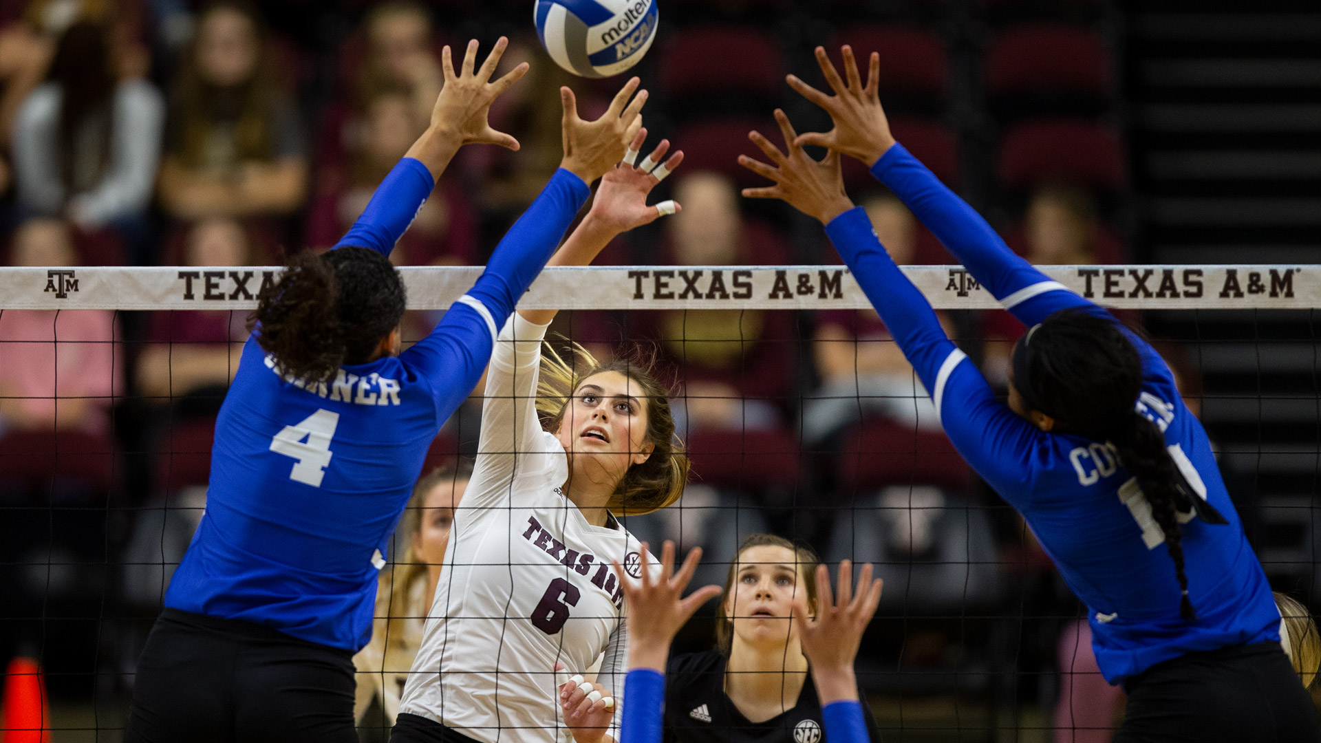 London Austin-Roark - Volleyball - Texas A&M Athletics - 12thMan.com