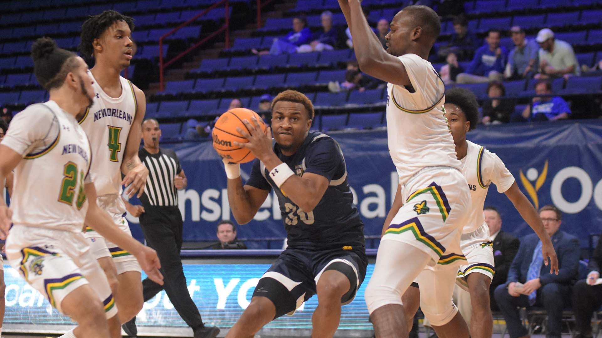 C.J. Roberts - Men's Basketball - Texas A&M University-Commerce Athletics