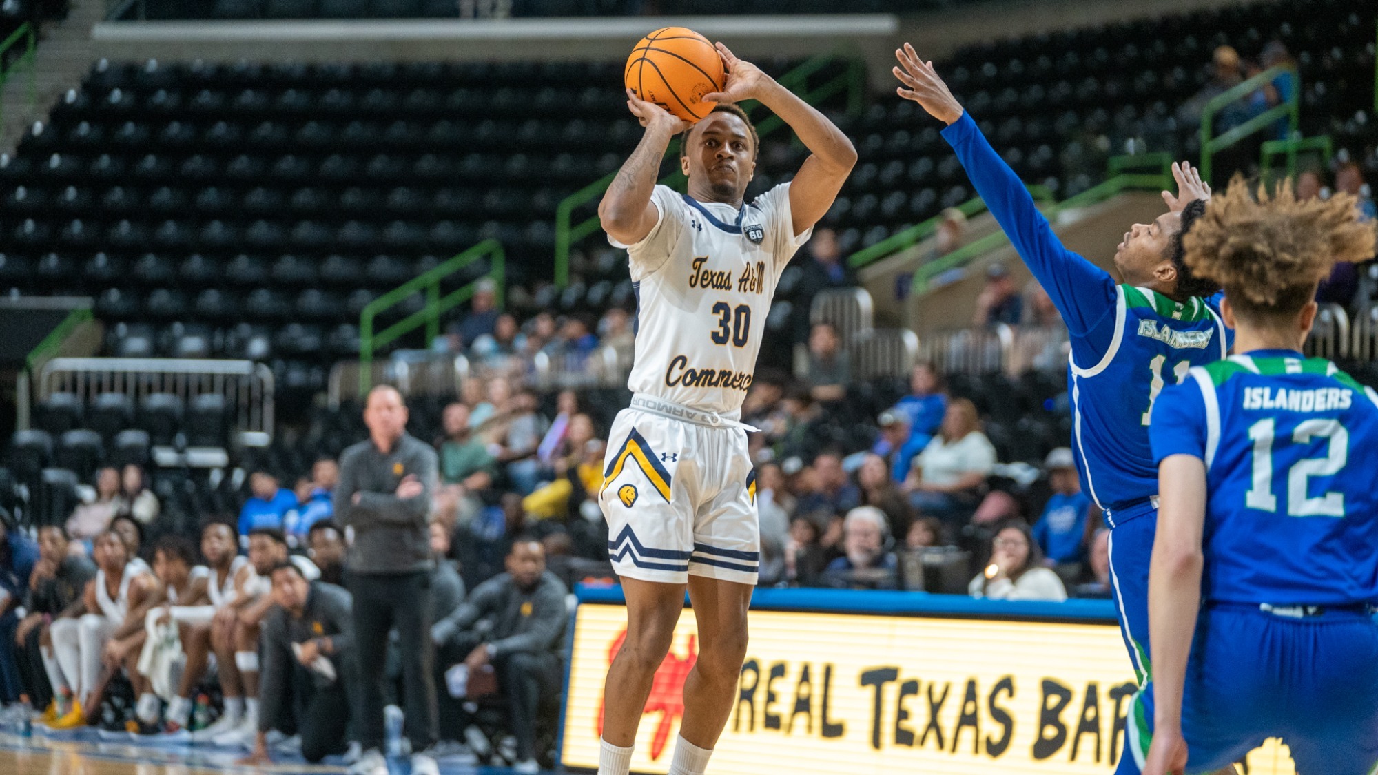 C.J. Roberts - Men's Basketball - Texas A&M University-Commerce Athletics
