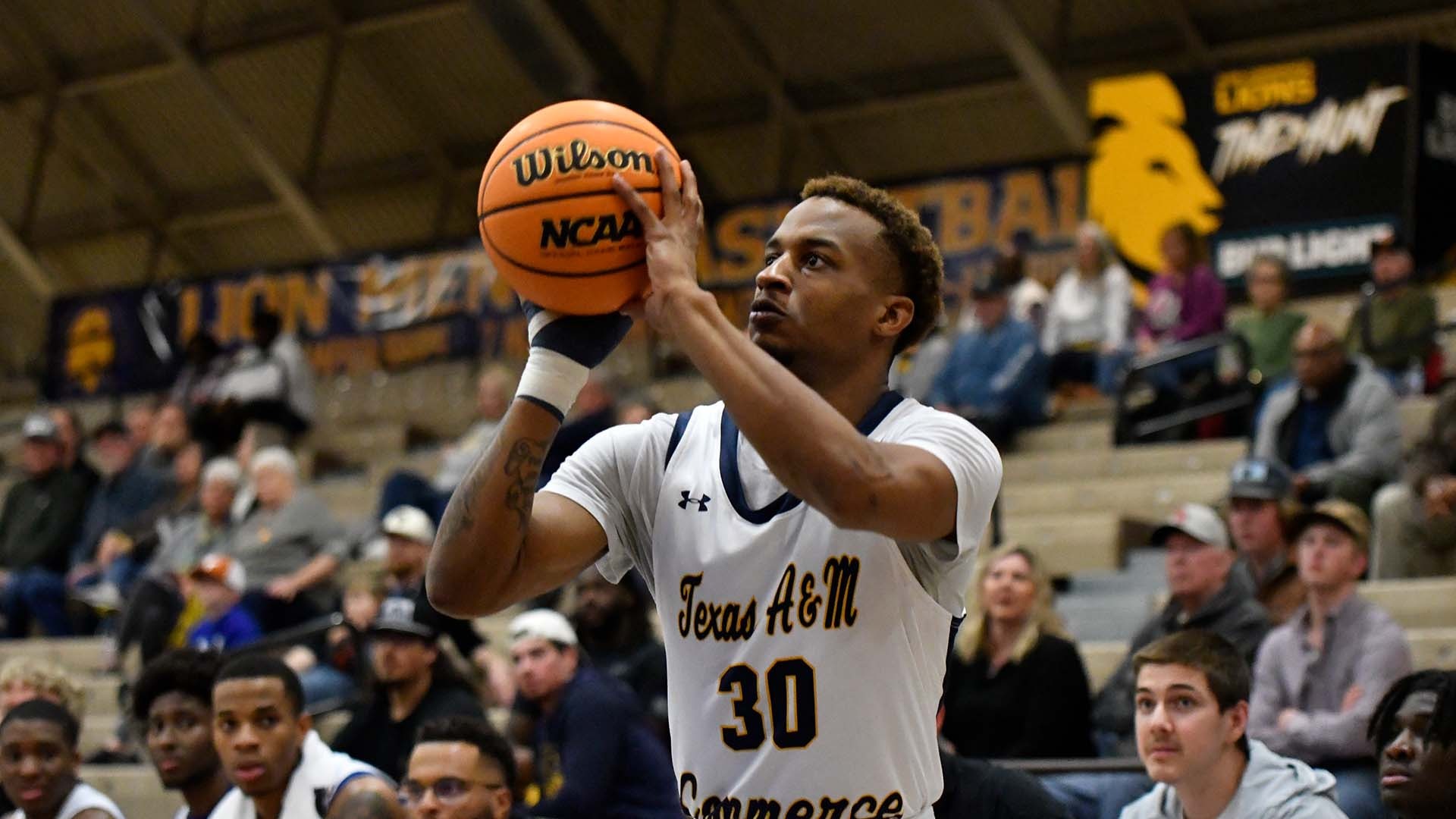 C.J. Roberts - Men's Basketball - Texas A&M University-Commerce Athletics