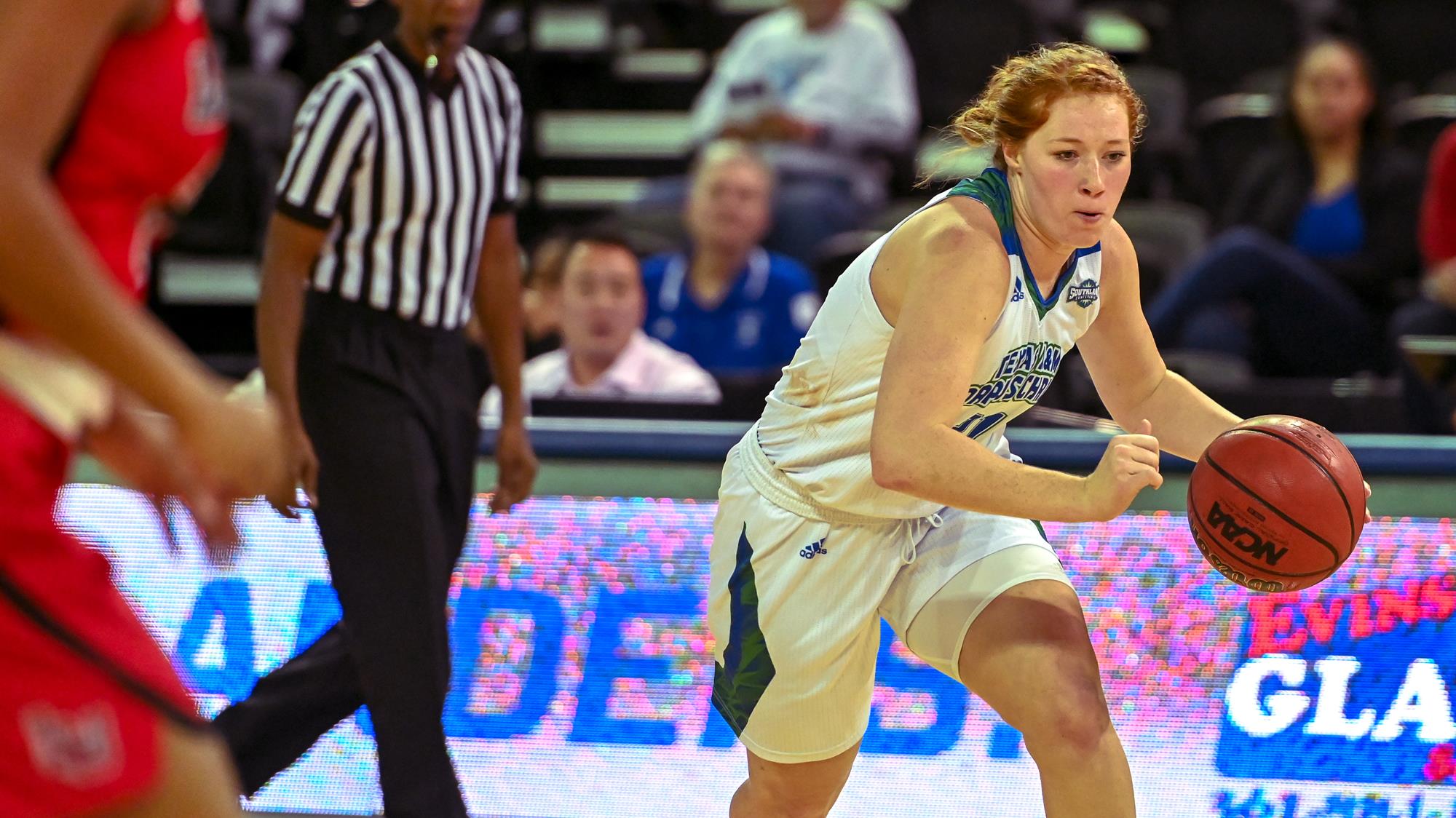 Emma Young - Women's Basketball - Texas A&M-Corpus Christi Athletics