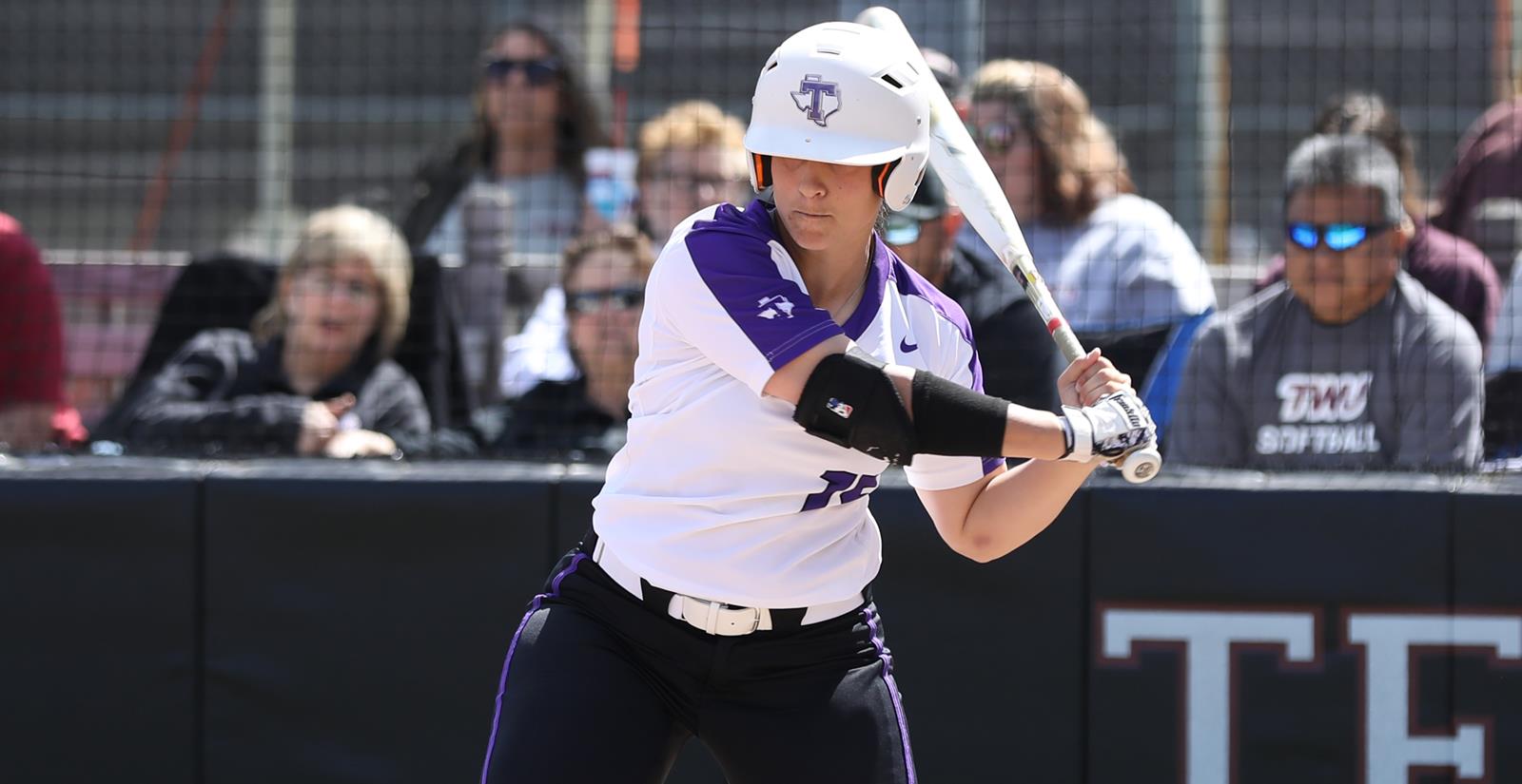 Resilient No. 21 TexAnns battle back to drop No. 8 Commerce in series ...