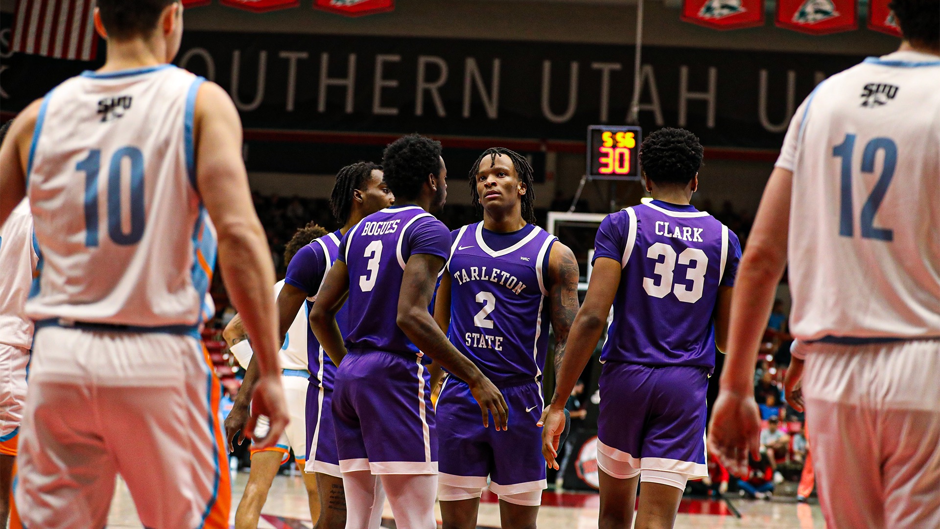 Texans fall on the road following a late scoring run by the ...