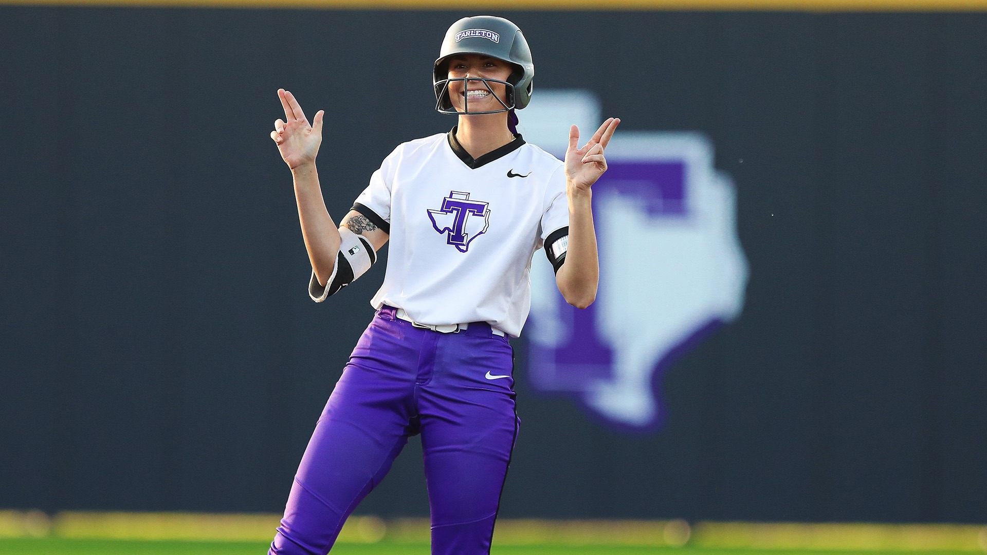 Texans take first WAC series by rolling Redhawks in Seattle - Tarleton ...