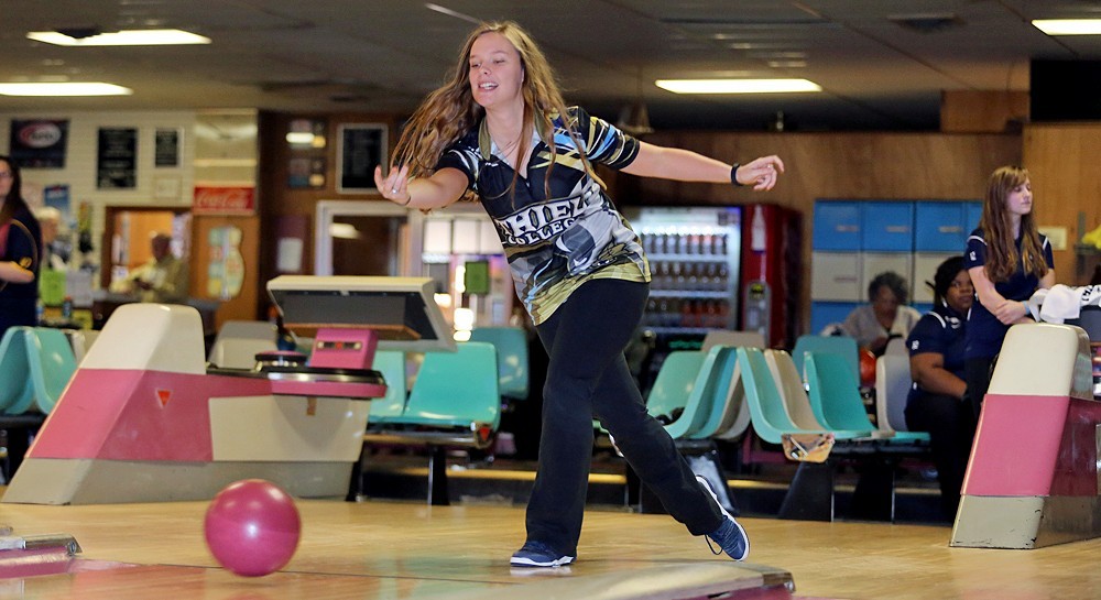 Kayla Henry - Women's Club Bowling - Thiel College Athletics