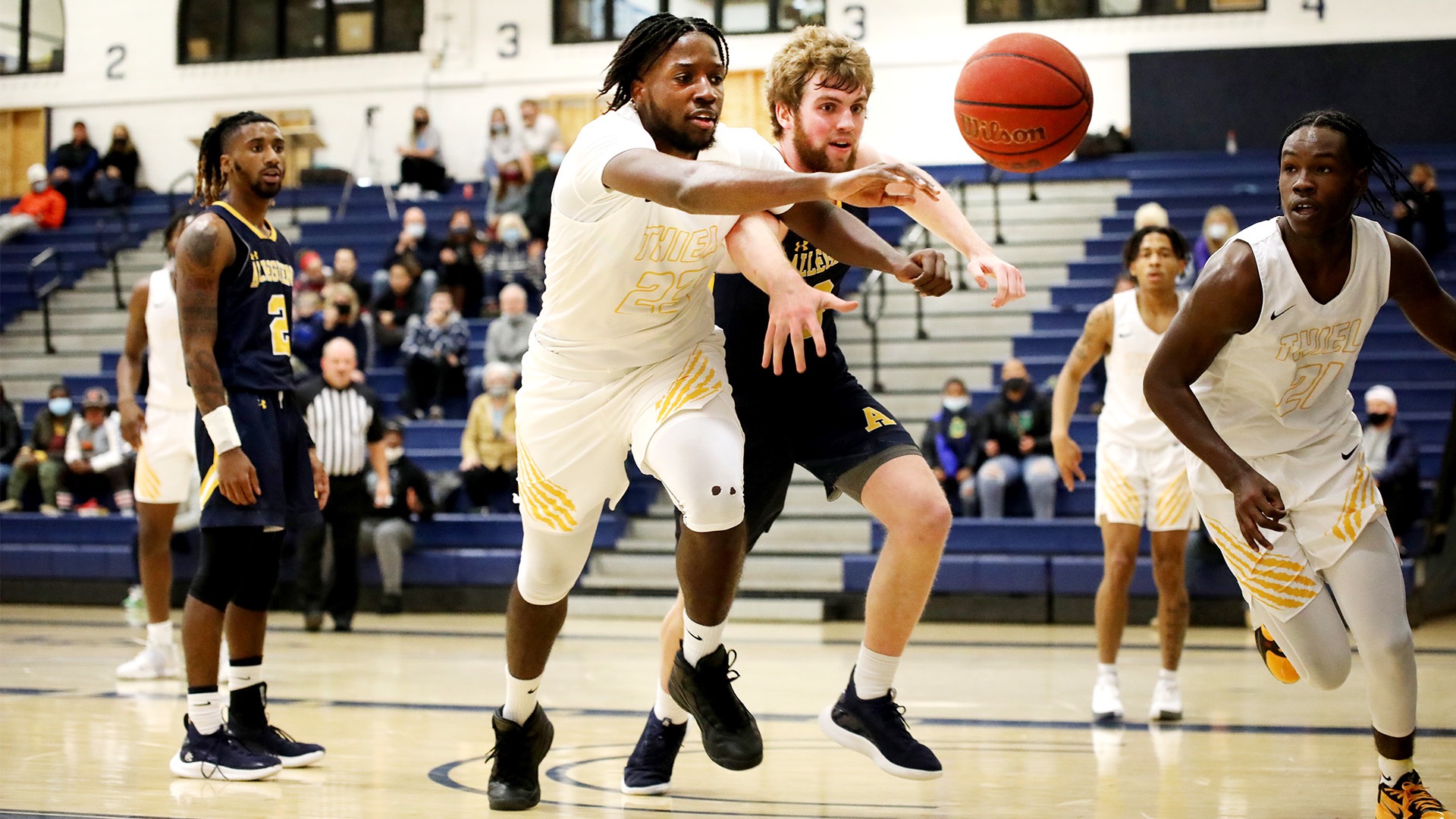 Barnes, Tejumola lead Tomcats over Yellow Jackets - Thiel College Athletics