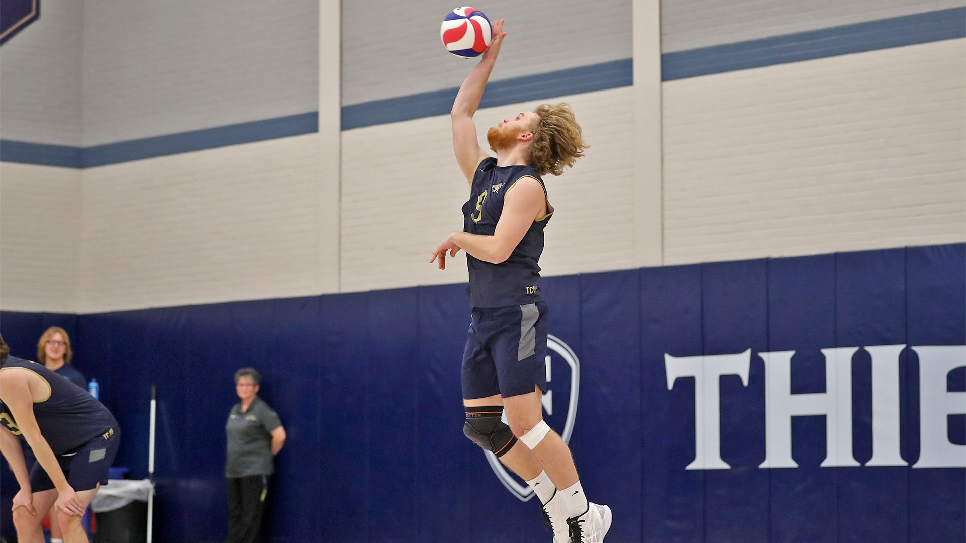 Tomcats fall to Thunder - Thiel College Athletics