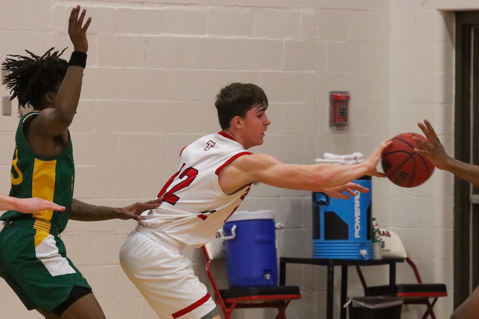 Webster and Desjardins lead men's basketball to victory over Hornets ...