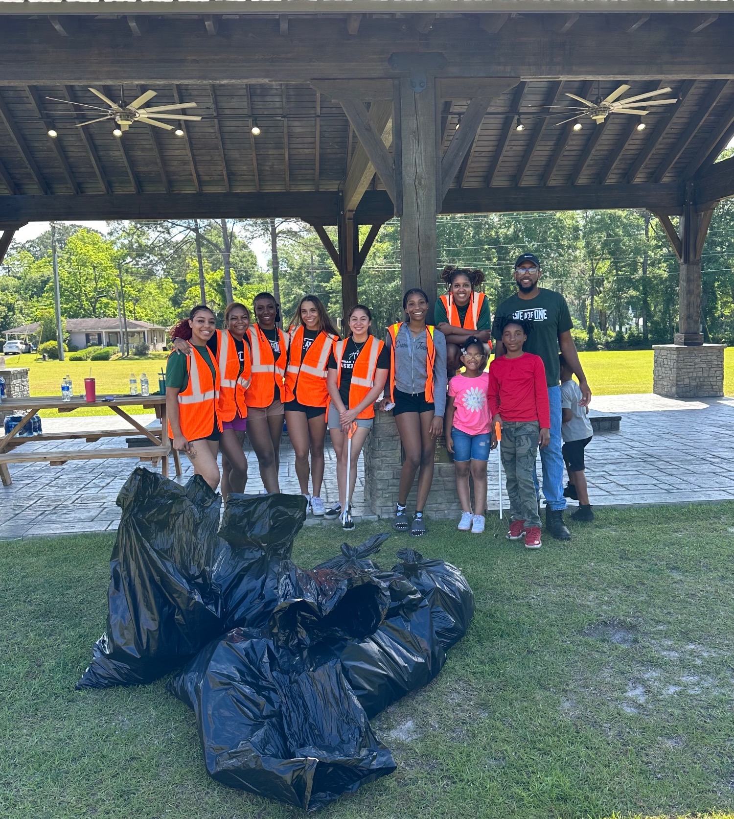 Basketball Cleans Up its Act - Thomas University Athletics