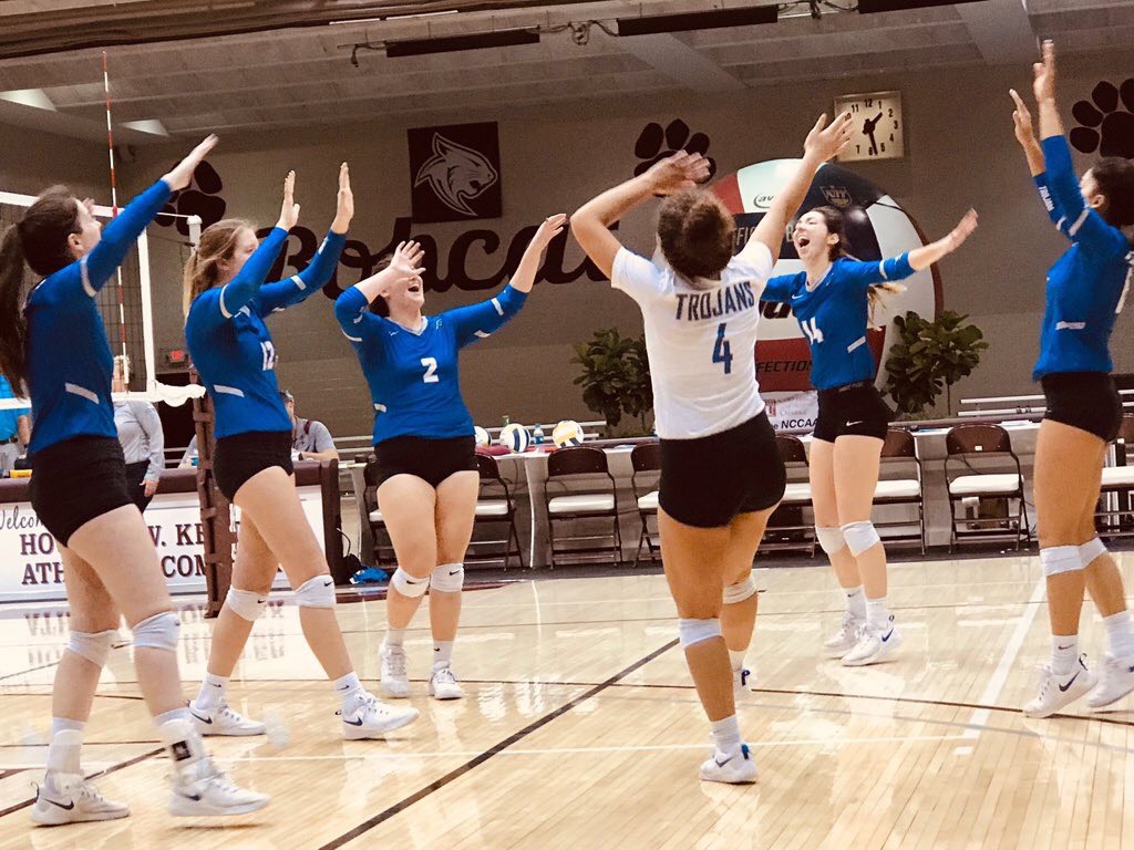 Deborah Kovalczuk - Women's Volleyball - Trinity International ...