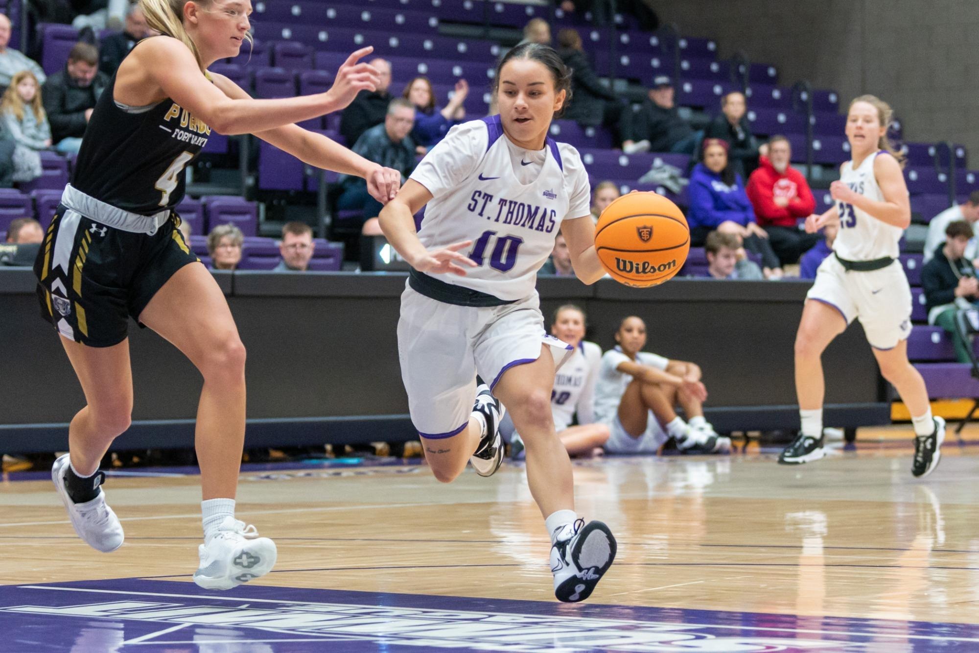 Women’s Basketball cruises to win over Chicago State Wednesday night ...