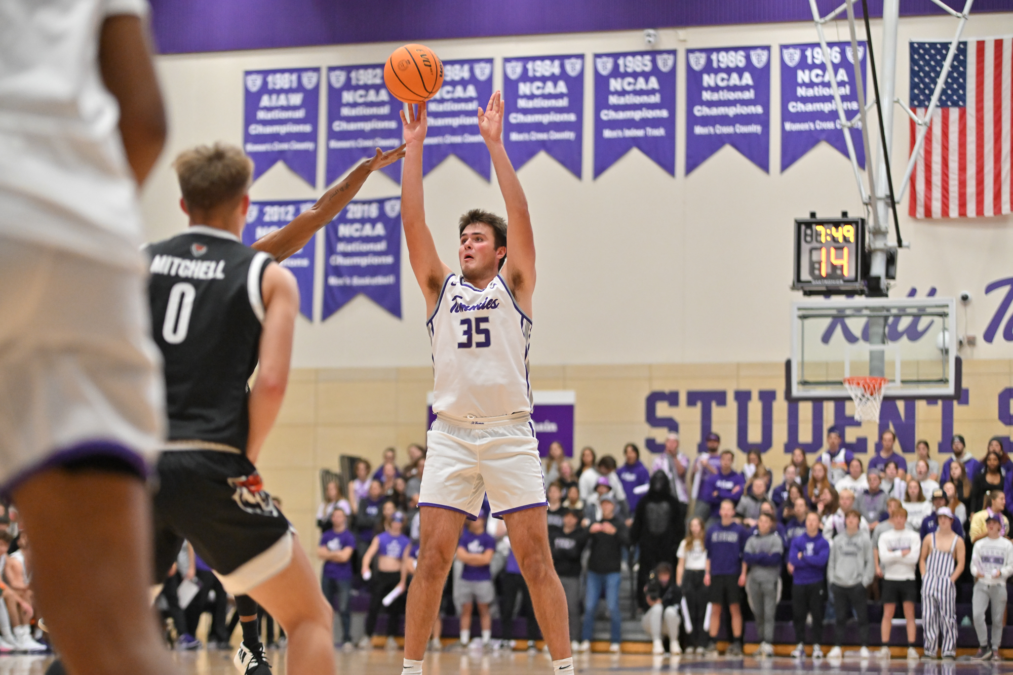 Men’s Basketball travels to face Green Bay Saturday - The University of ...