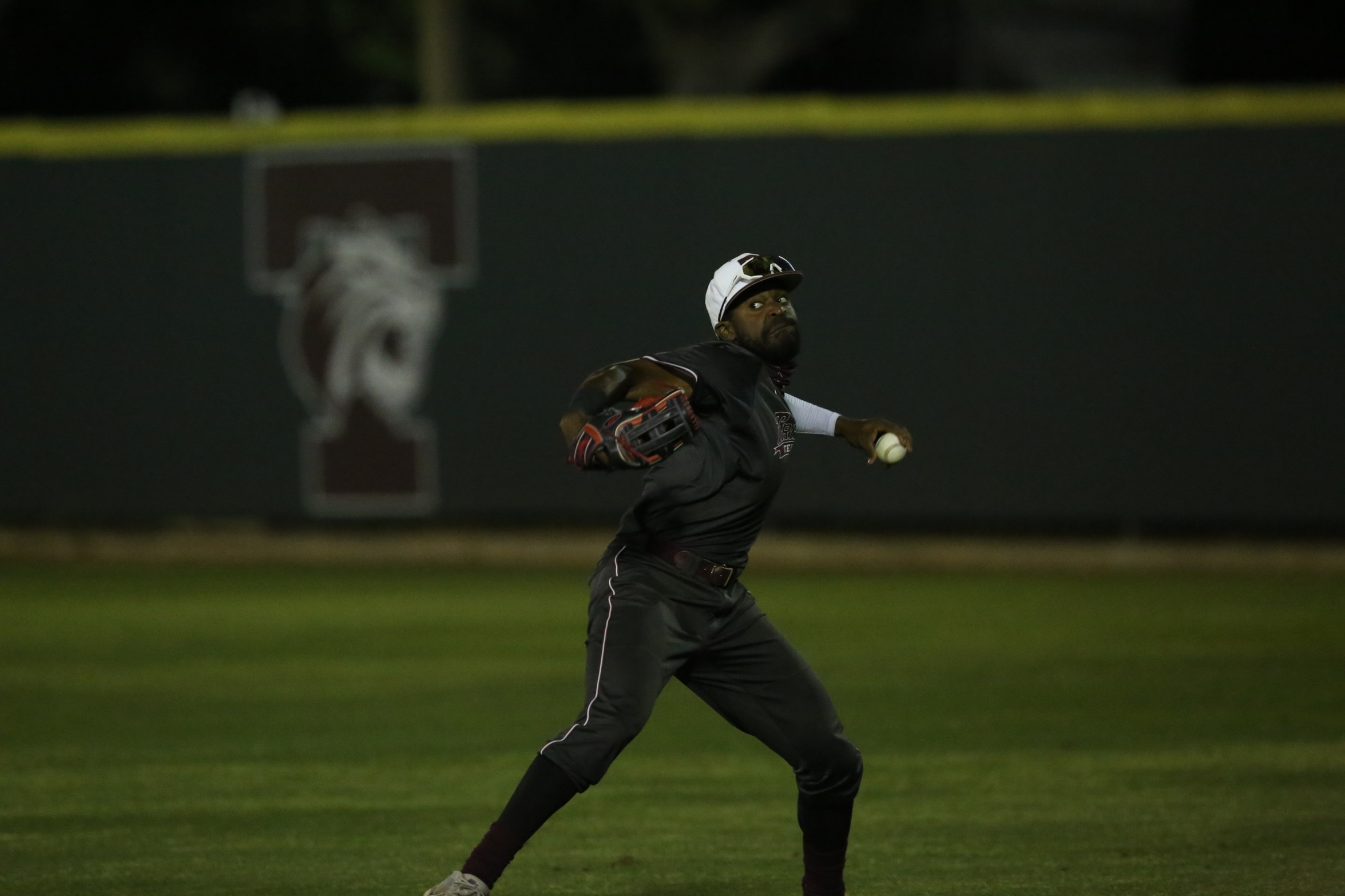 No. 1 Tigers win 11th-straight, defeat Schreiner, 8-6 - Trinity University