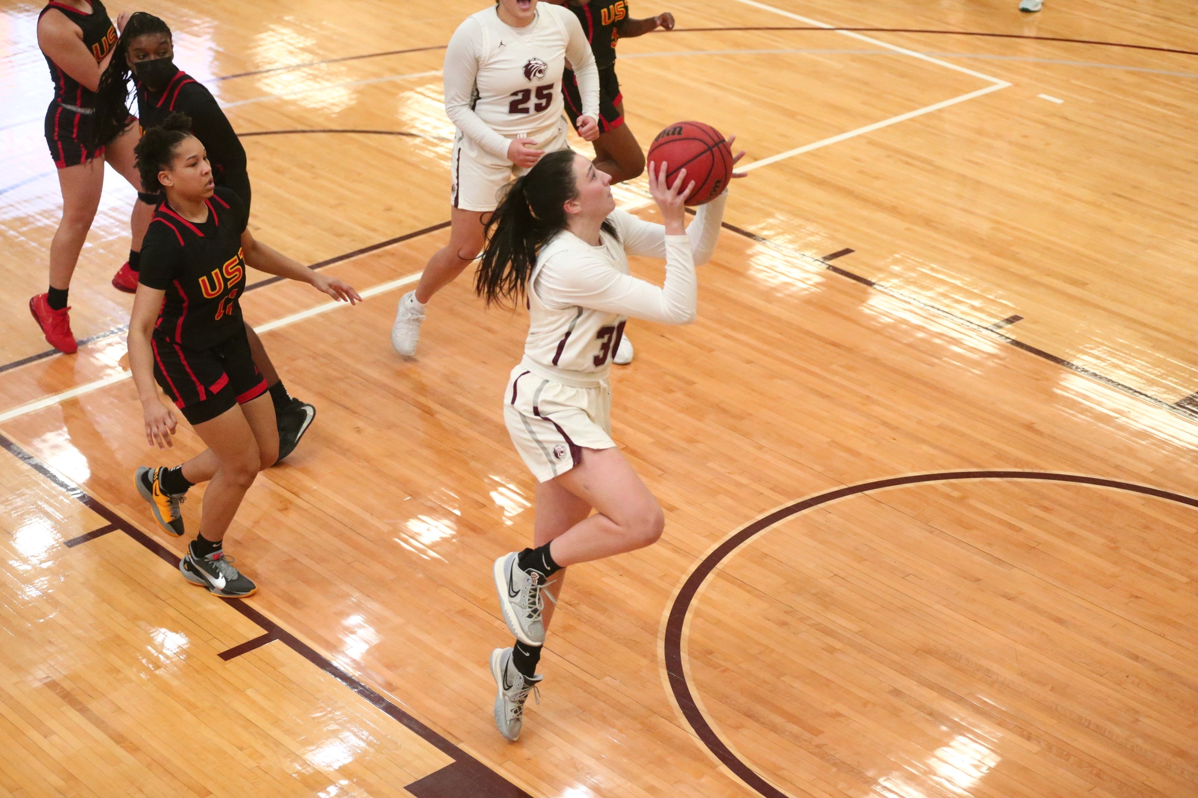 Cats › Dogs: Tigers Muzzle Bulldogs in SCAC Showdown - Trinity University