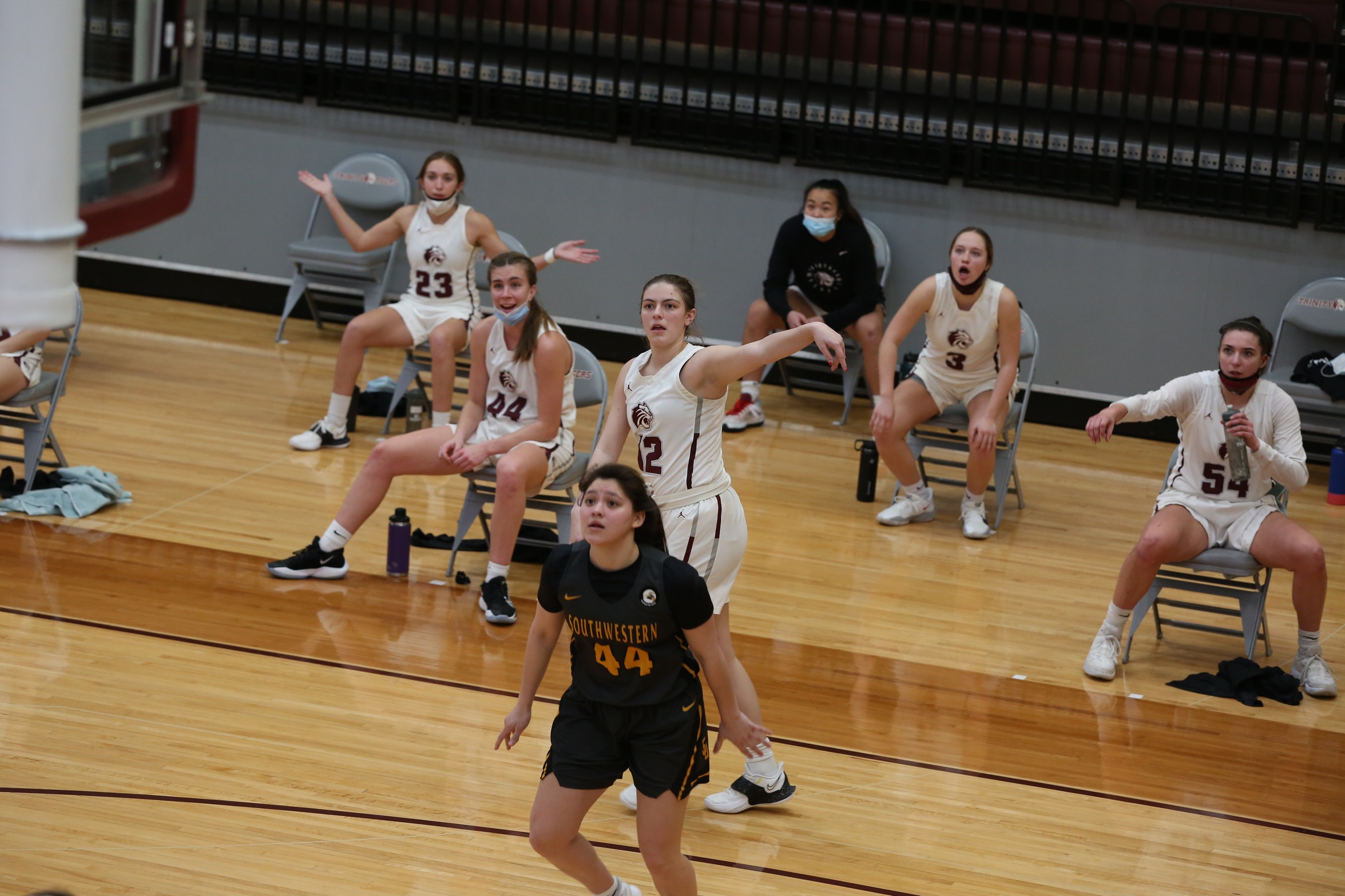 Triumphant Return for Two Seniors Leads No. 5/6 Women's Hoops to Record ...