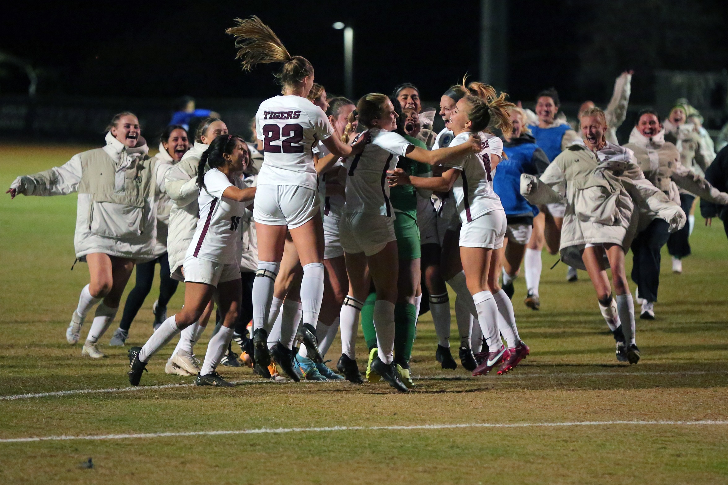 No. 6/9 Women's Soccer Advances to NCAA Second Round With Shootout Win ...