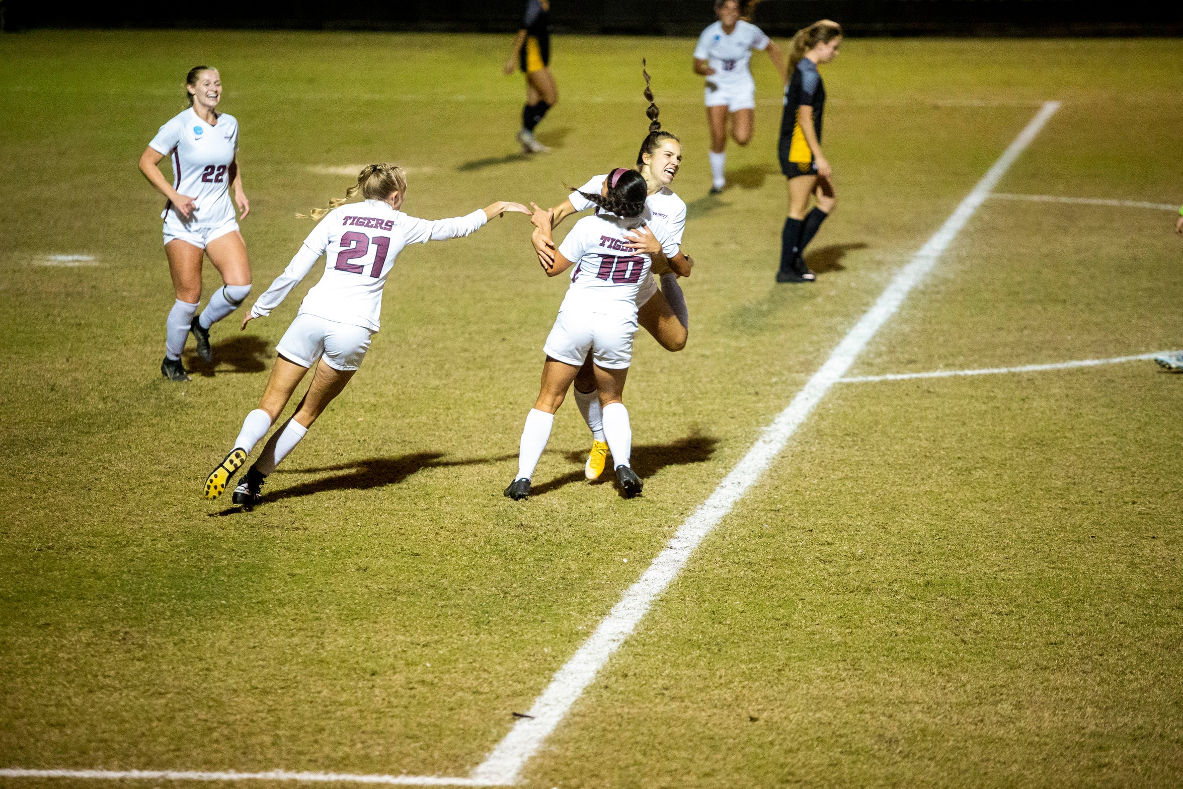 No. 6/9 Women's Soccer Advances to NCAA III Championship Sectionals, 1 ...