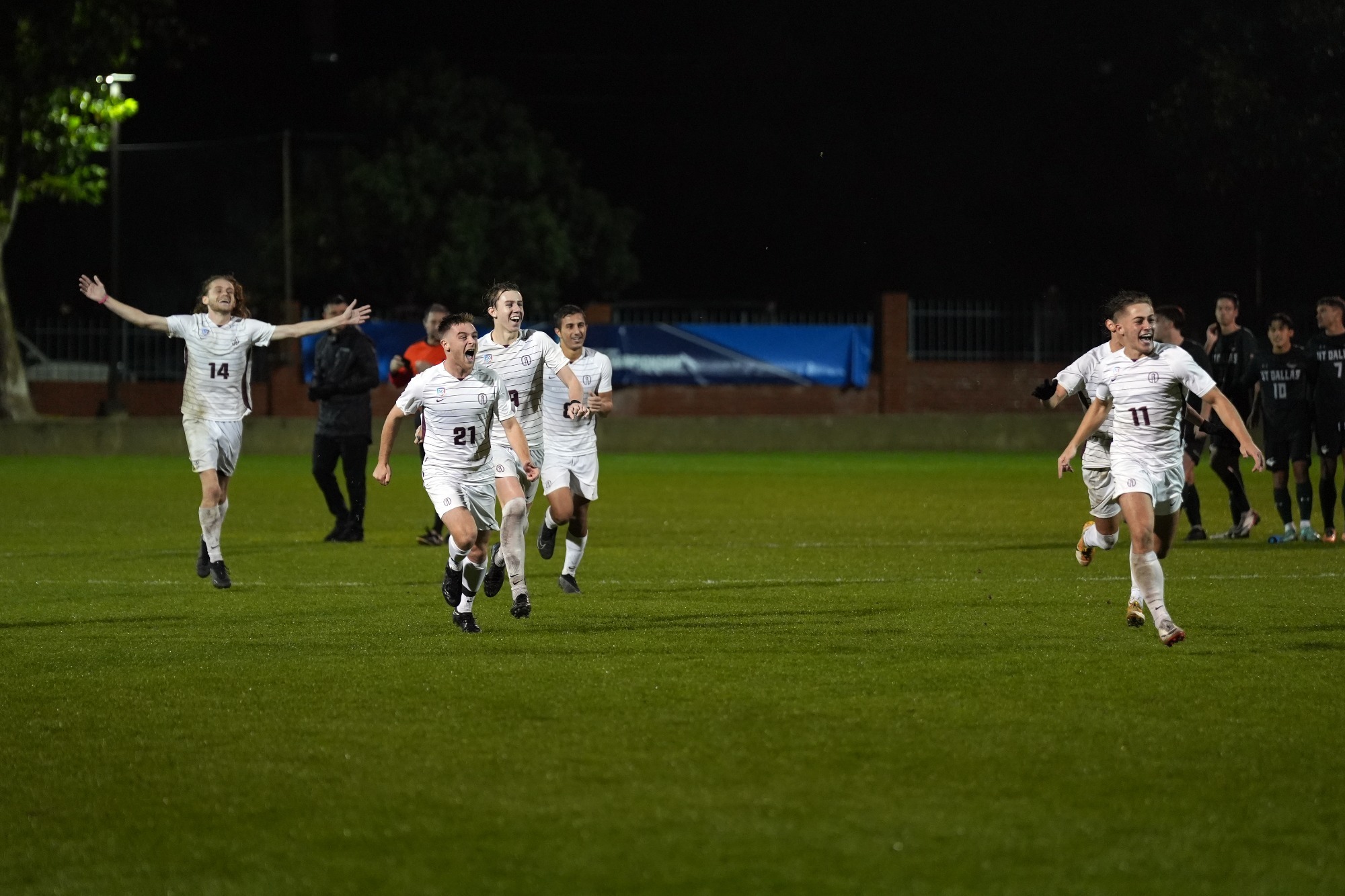 Men's Soccer Advances in Shootout Win Over UT-Dallas - Trinity University
