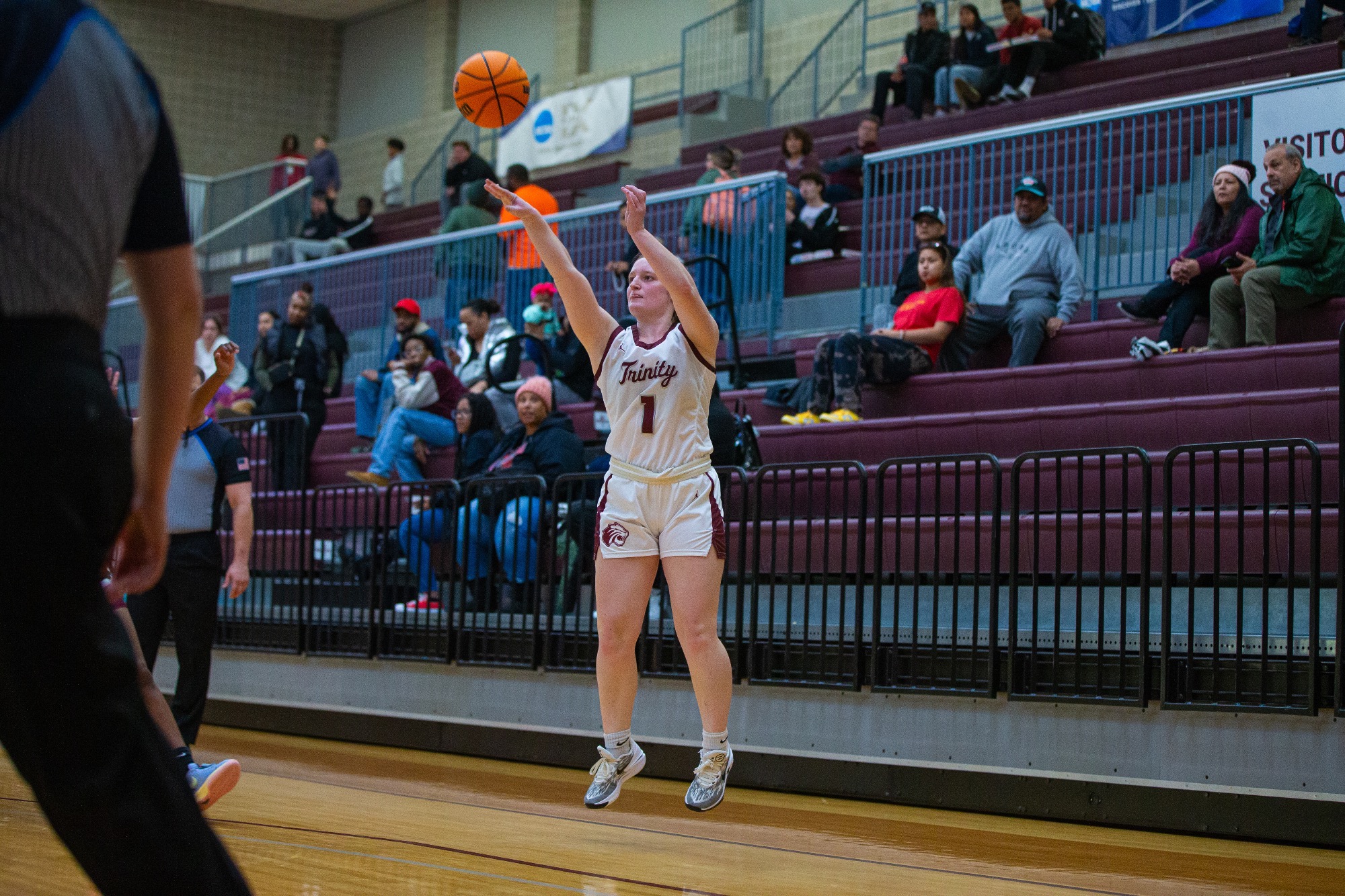 Women's Basketball Opens 2024 With Win Over Schreiner - Trinity University