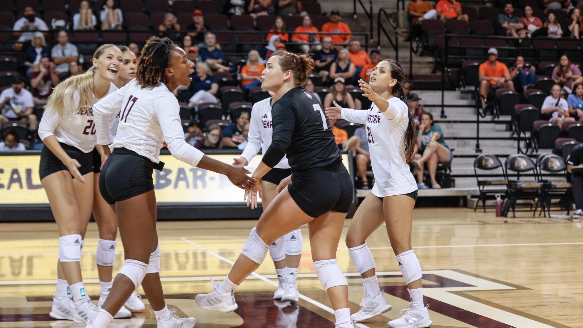Volleyball Beats UTSA in Saturday Exhibition - Texas State Athletics