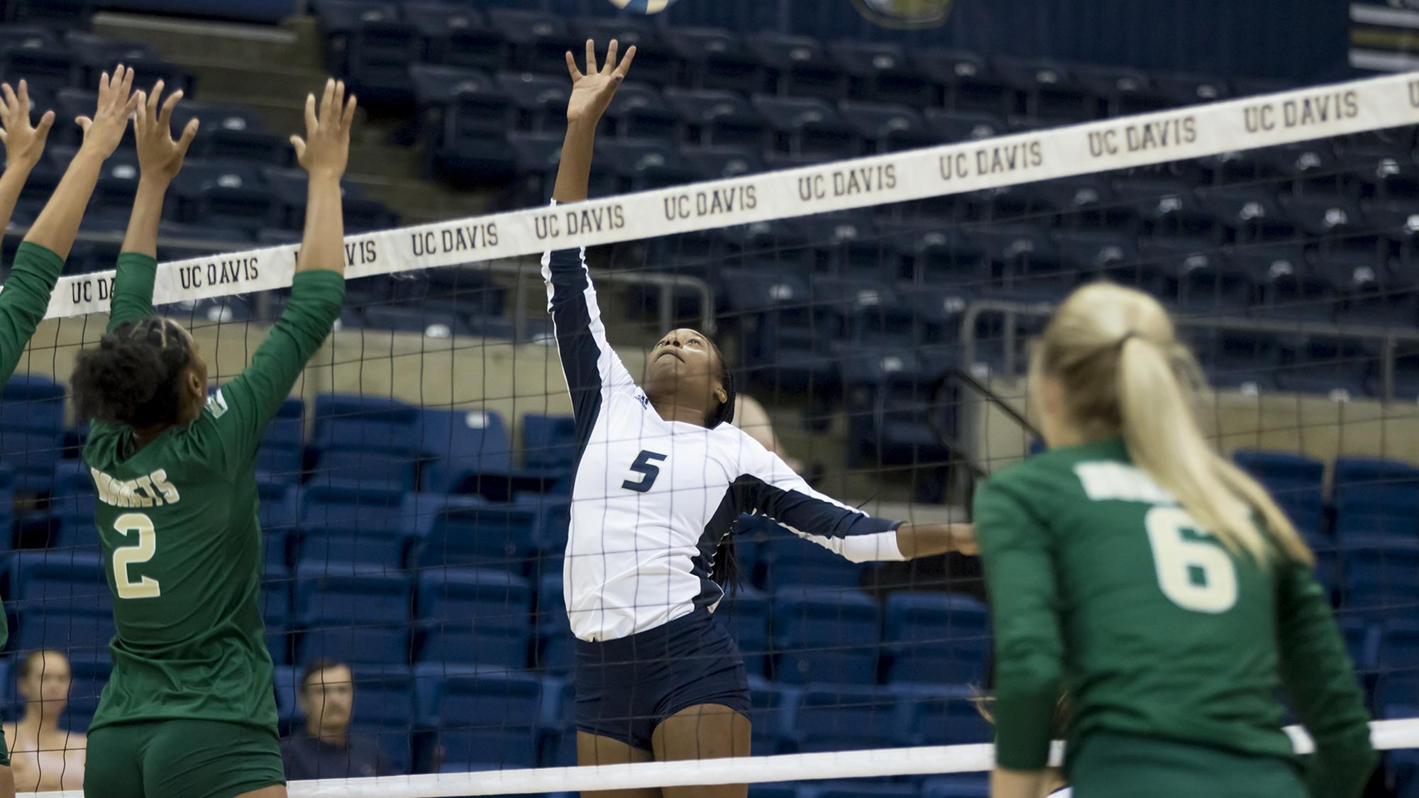 Mahalia White - Women's Volleyball - UC Davis Athletics