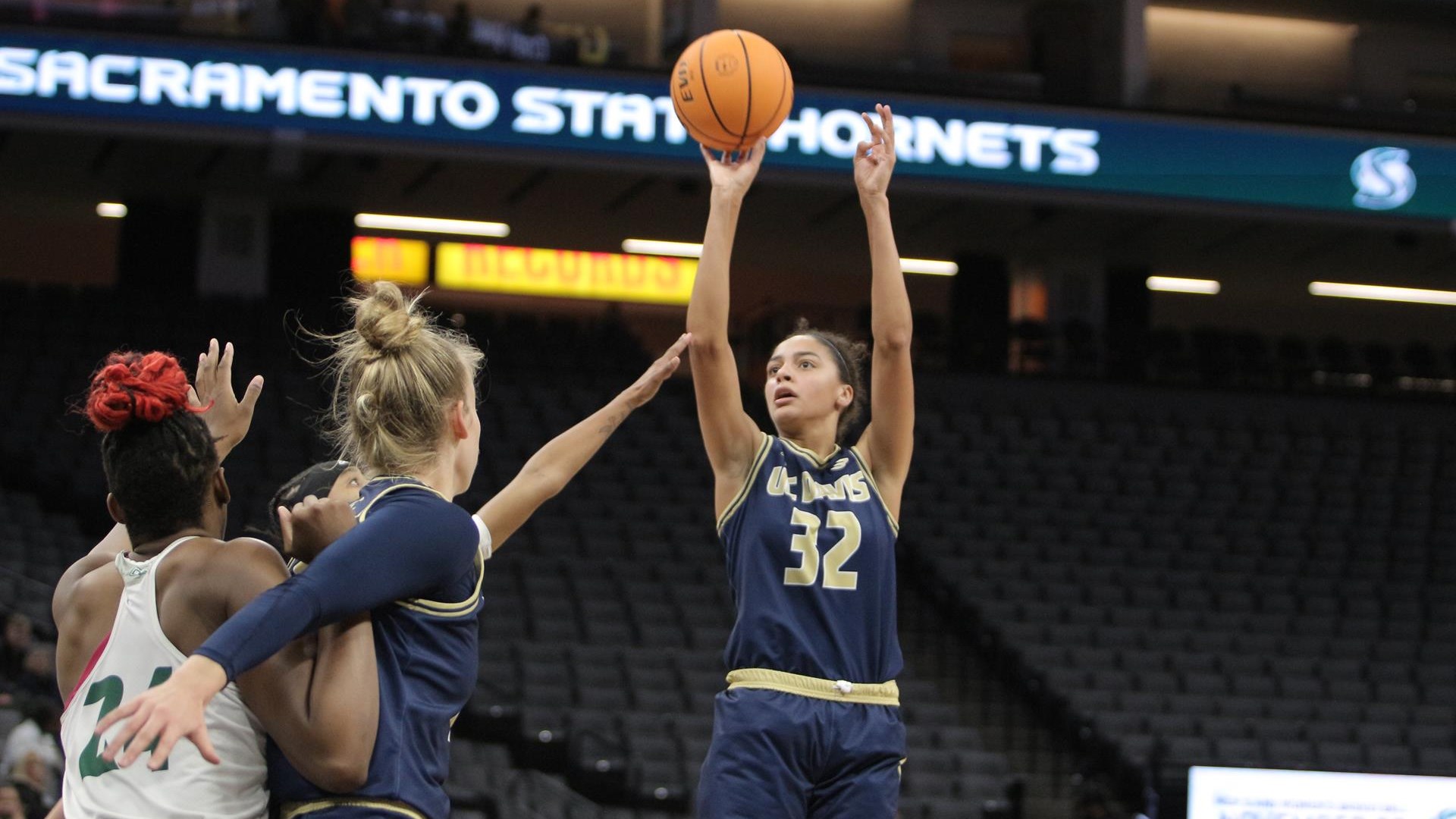 Record day for hall in win over Weber State - UC Davis Athletics