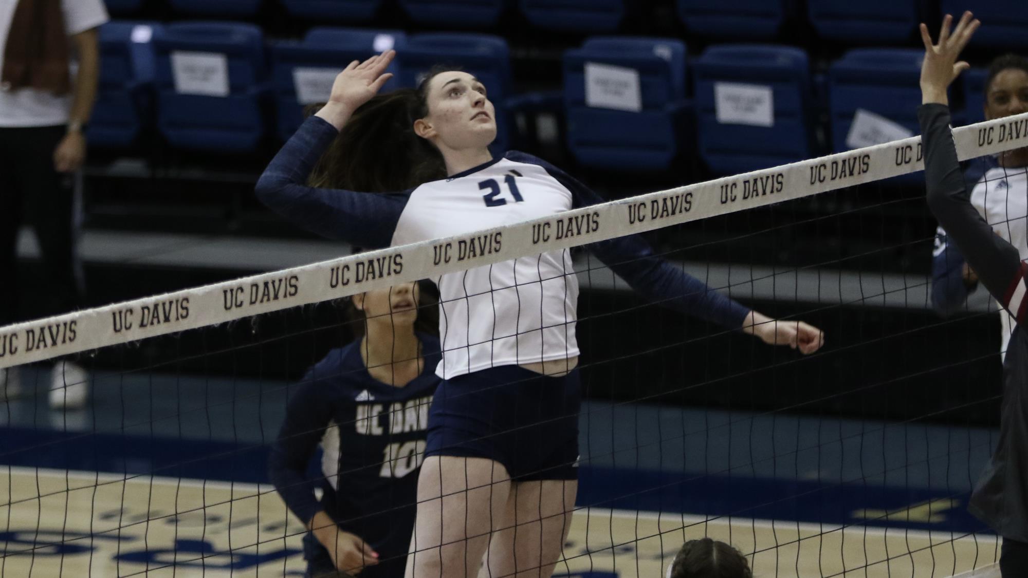 Lana Radakovic - Women's Volleyball - UC Davis Athletics