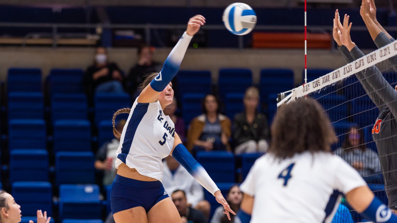 Jade Light - Women's Volleyball - UC Davis Athletics