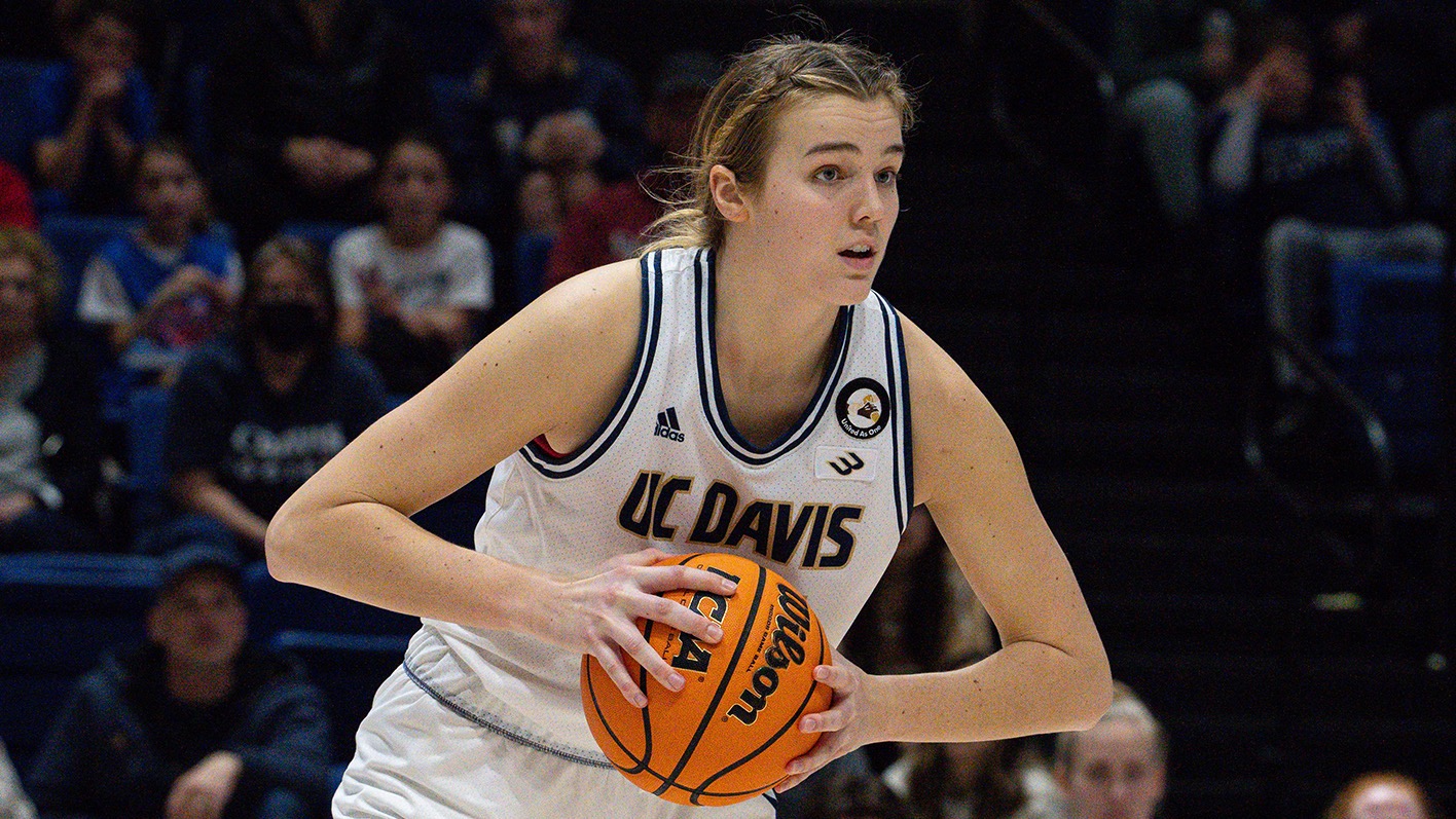 UC Davis Falls to Hawaii 63-57 in Overtime - UC Davis Athletics