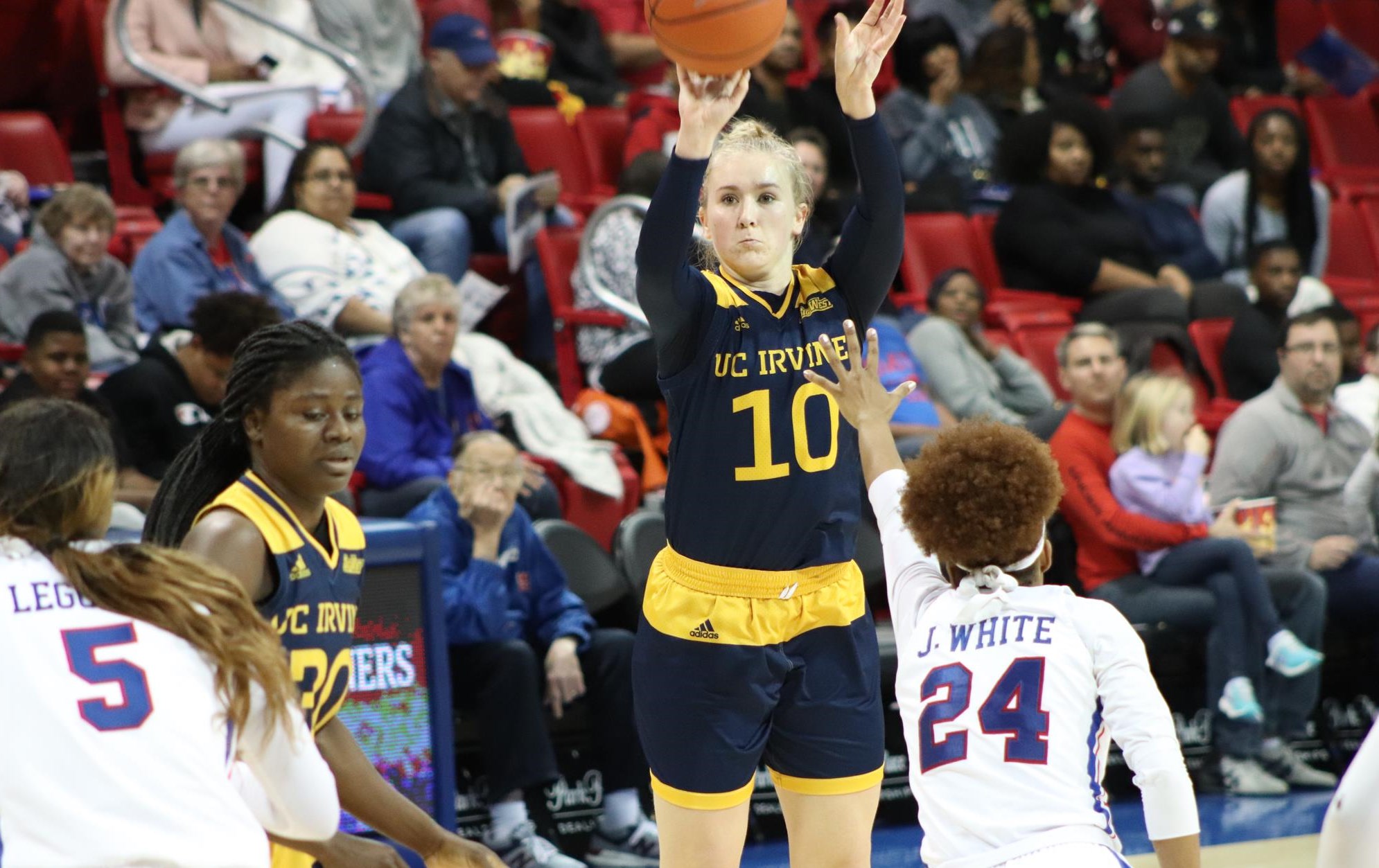 Jayde Cadee - Women's Basketball - UCI Athletics