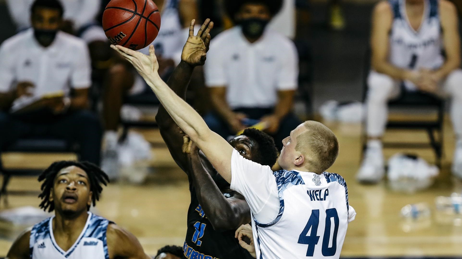 UCI Pulls Off 73-69 Comeback Win to Sweep UCSB - UCI Athletics