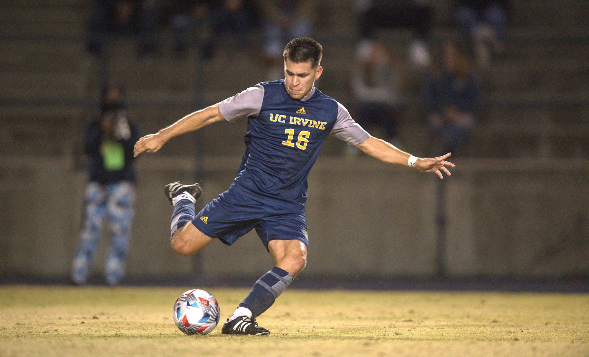 Oscar Cervantes - Men's Soccer - UCI Athletics